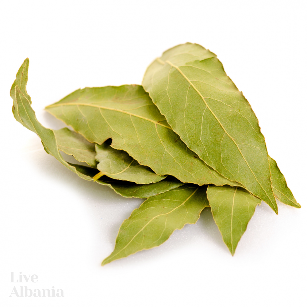 All-natural bay leaf / laurel (Laurus nobilis)